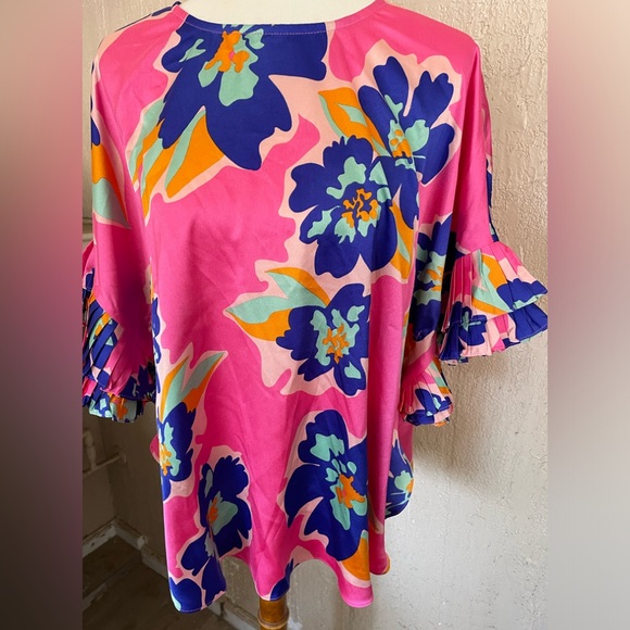 JODIFL | Tops | Pretty Bright Floral Top | Poshmark
